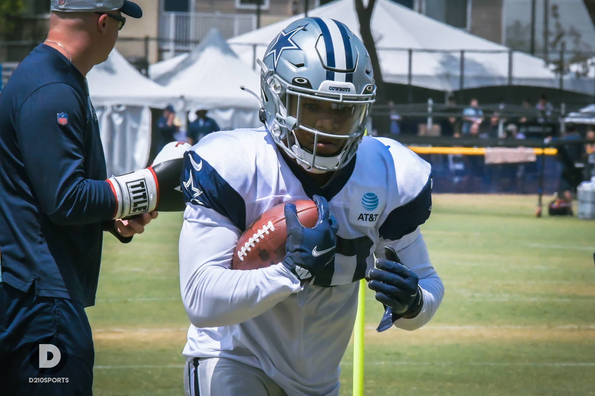 Xs and Os: Tony Pollard’s ‘Teaching Reel’ Moment - D210SPORTS