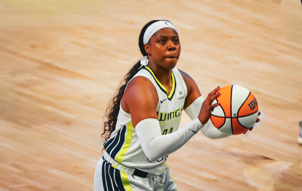 Ogunbowale’s 30 Points Lead Wings Past Sparks for Fourth Straight Win ...